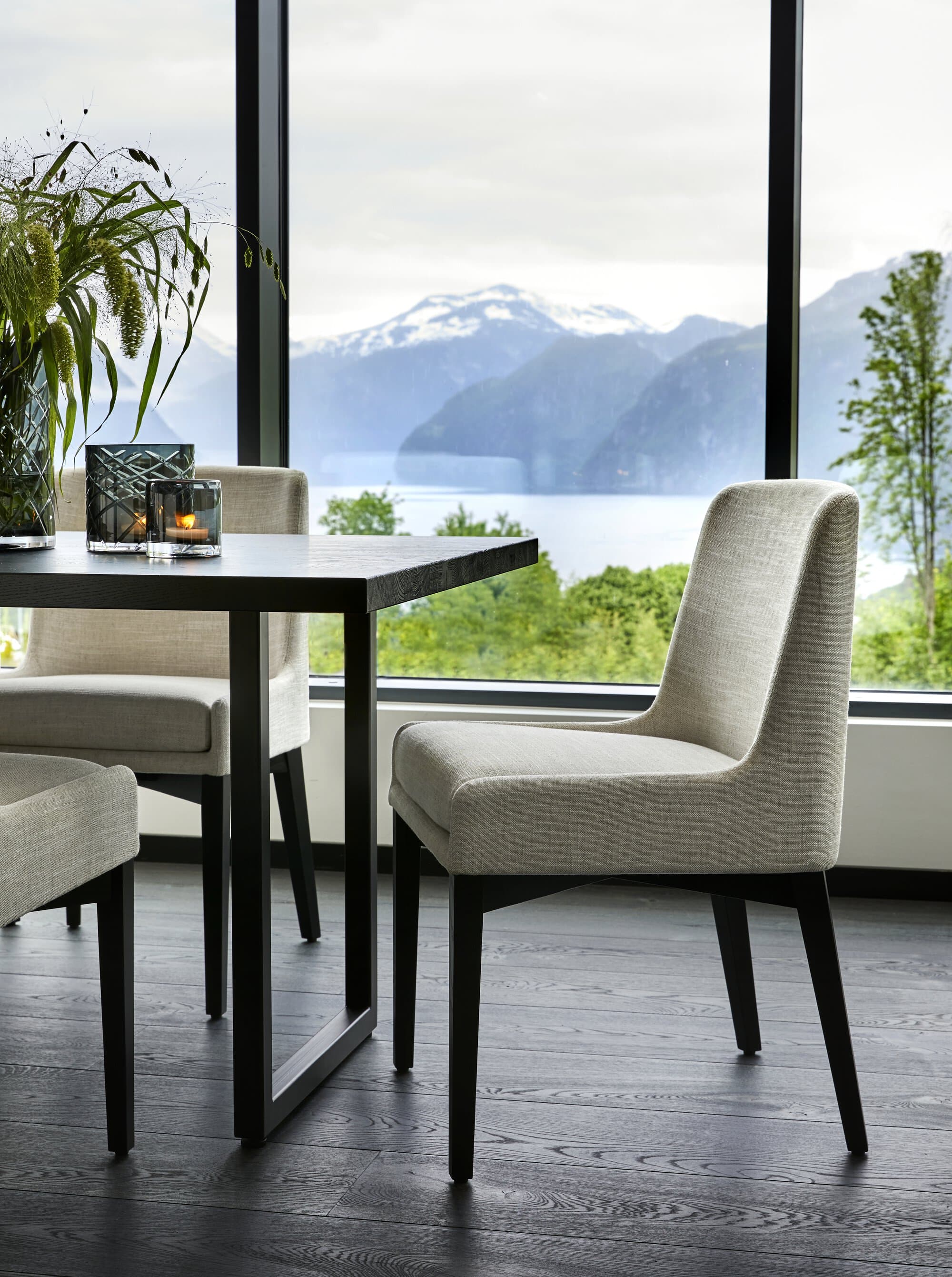 Slettvoll - Turner dining table